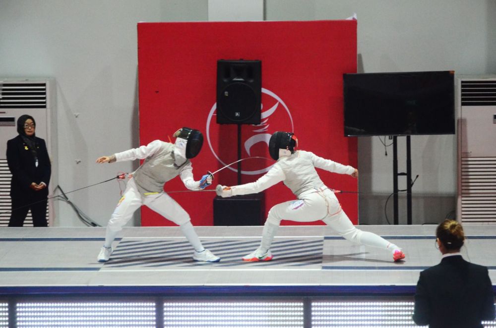 Atlet Anggar Riau Sumbang Medali Emas dalam Kondisi Hamil